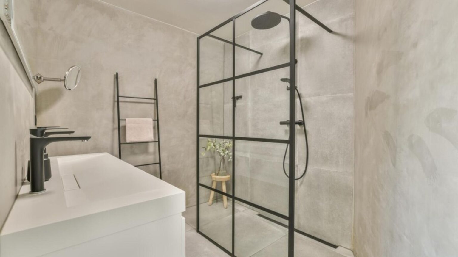 Revamp Your Dubai Bathrooms with Stylish Shower Glass Partitions