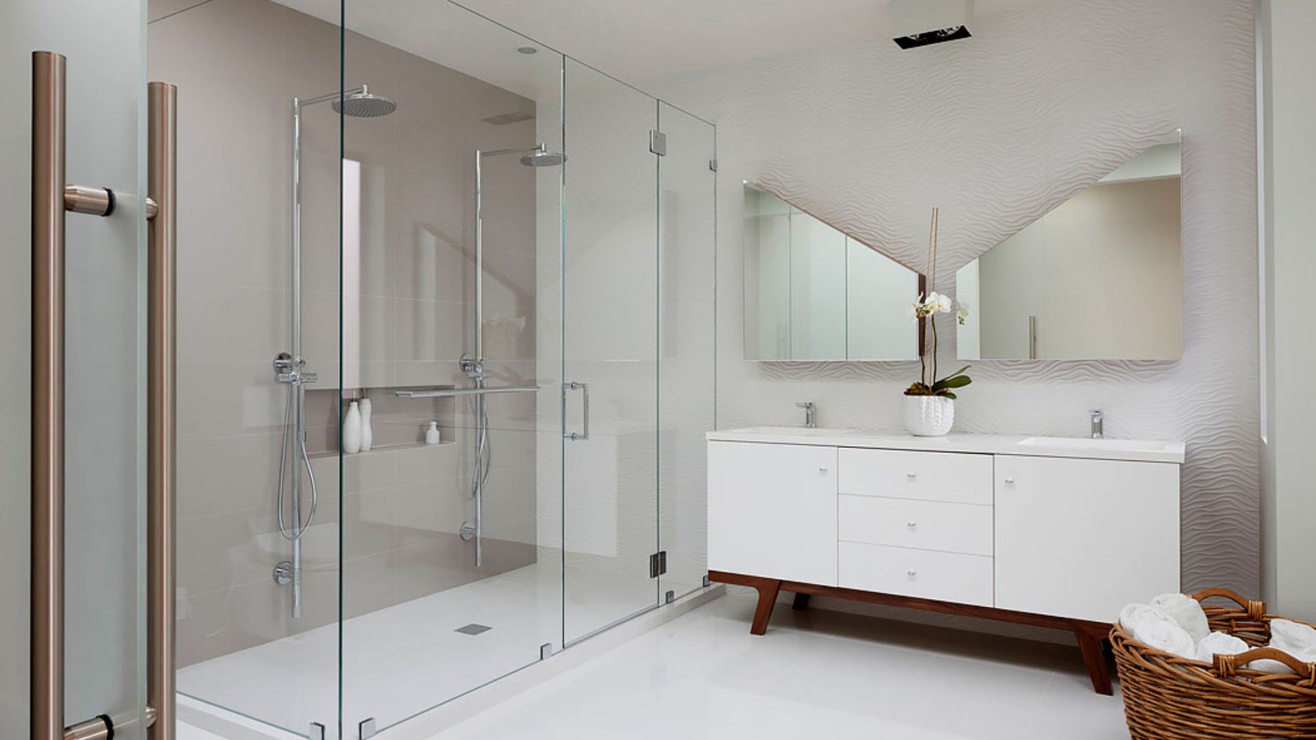 Revamp Your Dubai Bathrooms with Stylish Shower Glass Partitions
