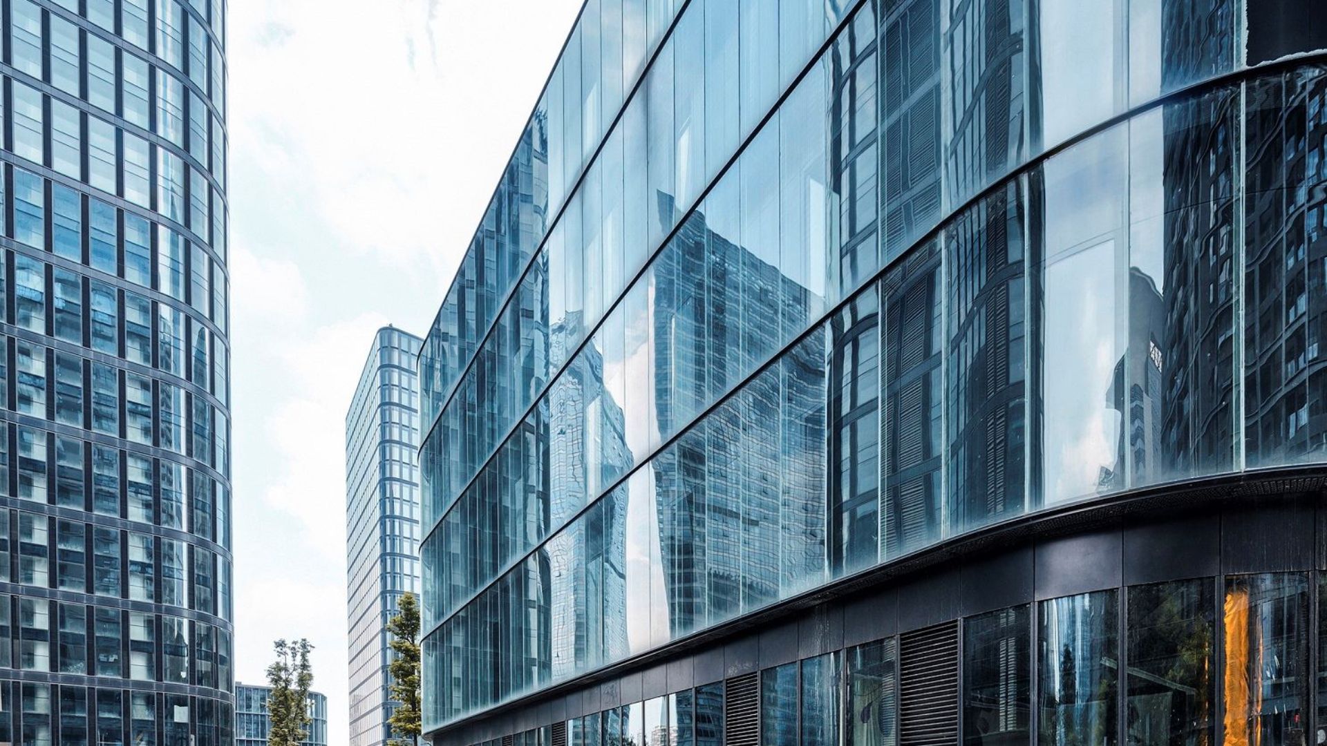 How Can I Find Reputable Glass Companies Near Me?