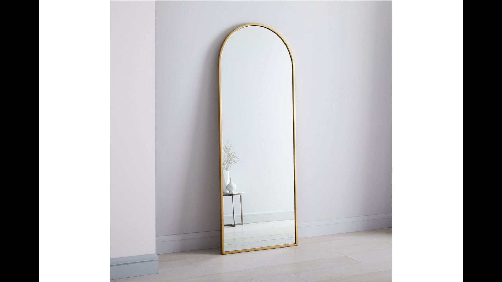 Full-Length Mirror with Storage - Stylish and Functional Design